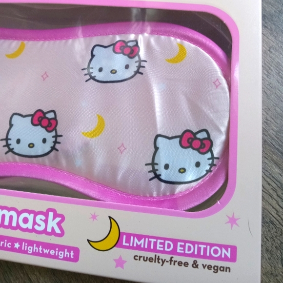 Hello Kitty | Accessories | The Crme Shop X Hello Kitty Limited Edition ...